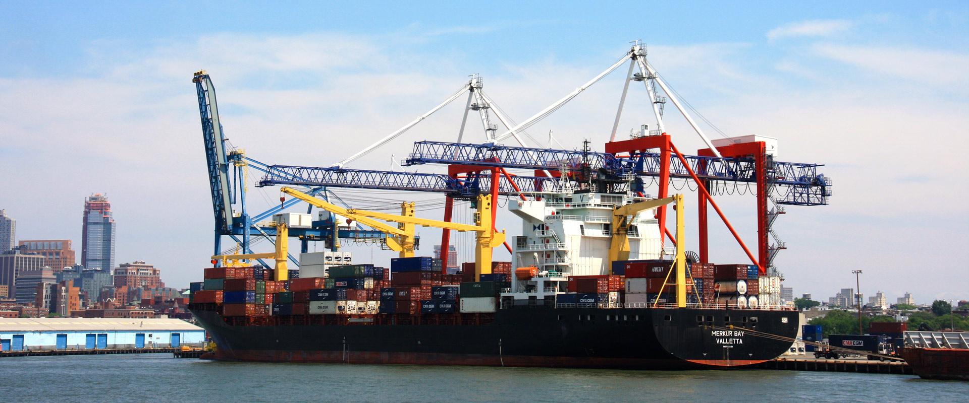 Forklift trucks and logistics solutions - CLARK Europe